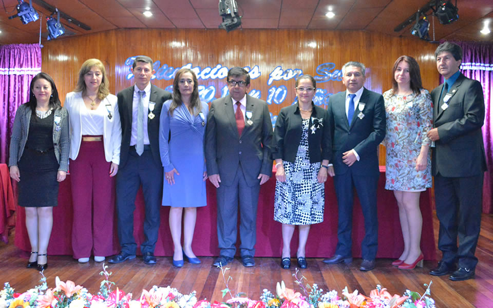 RECONOCIMIENTOS A FUNCIONARIOS Y EDUCADORES POR AÑOS DE SERVICIO